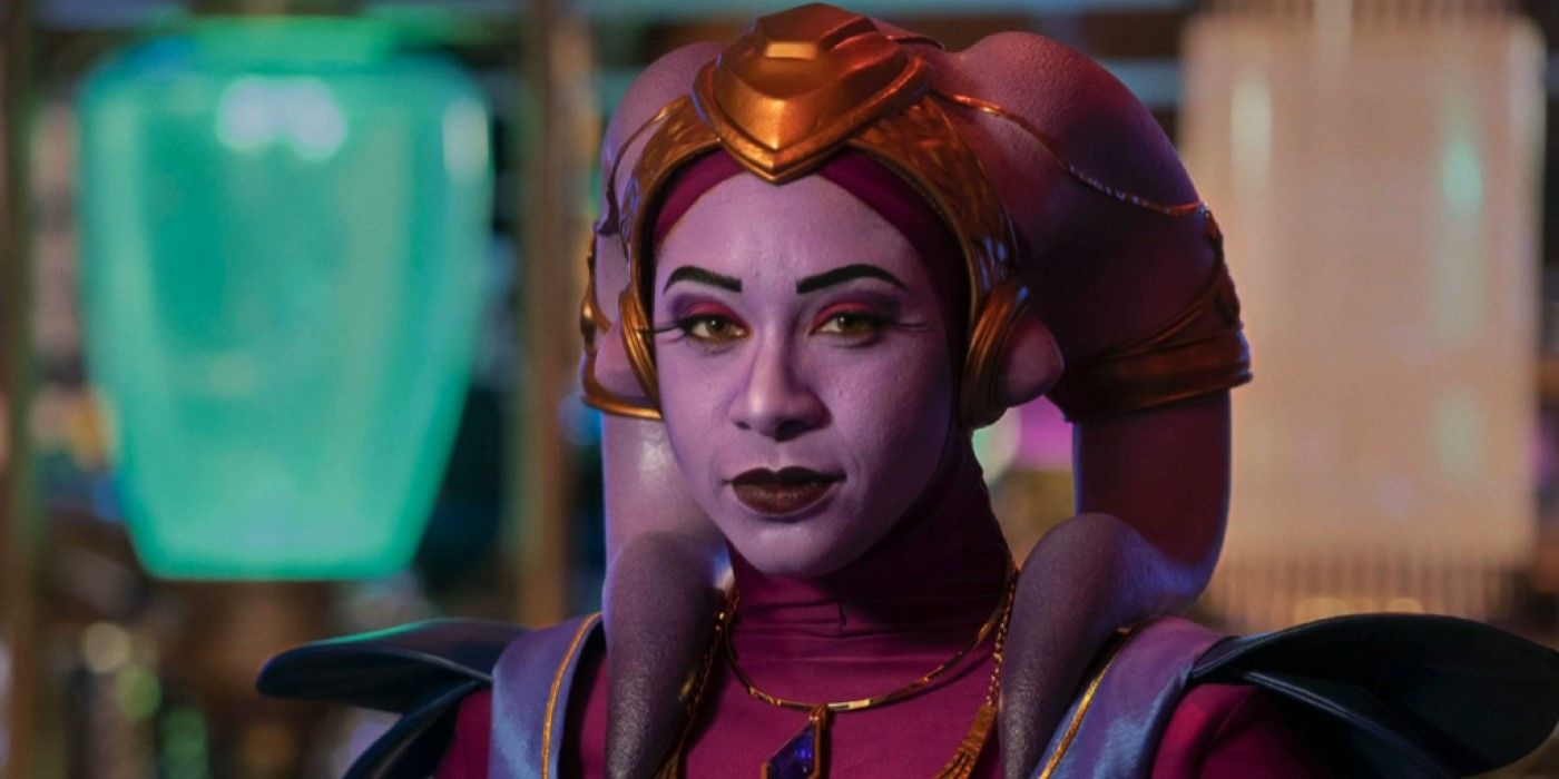 star-wars-galactic-starcruiser-disney-world-lounge-singer | Pirates ...