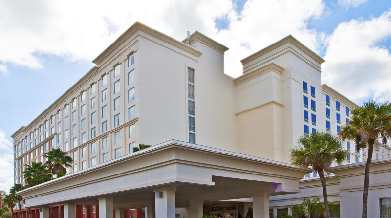 April 2022 Holiday Inn and Suites Across from Universal Orlando Stay