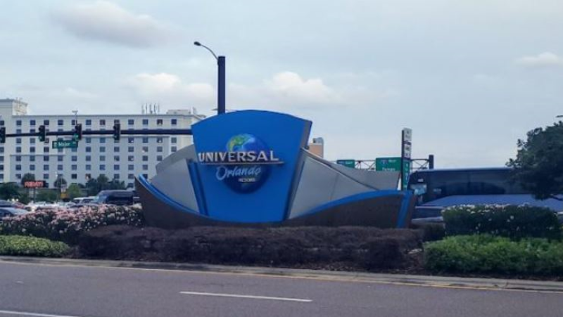 Walkway Between Kirkman Road Area Hotels to Universal Orlando (Photo ...