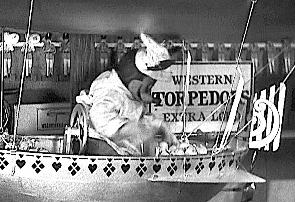 Mouse in blimp | Pirates & Princesses