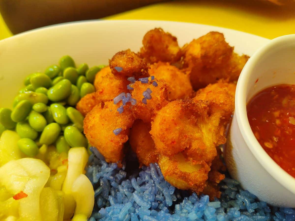 Review: Carl's Crispy Cauliflower Illumination’s Minion Cafe Universal ...