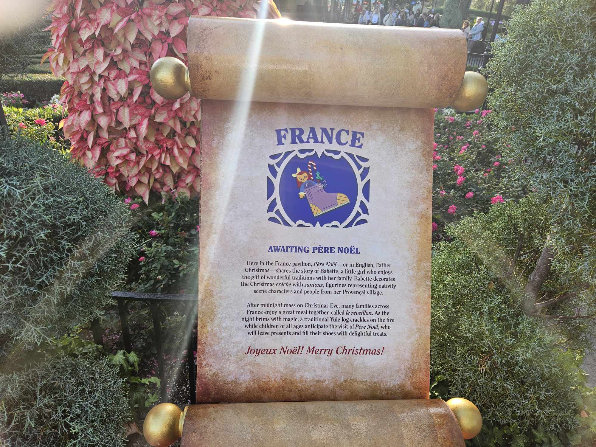 santa-stroll-epcot-France | Pirates & Princesses